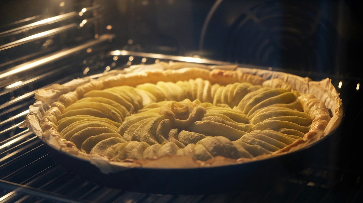 Apple Pie - Bake Eat