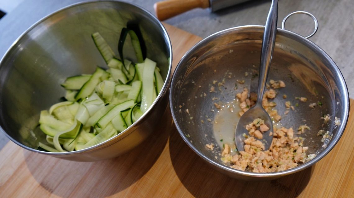 Salmon Dim Sum & Zucchinis - Bake Eat