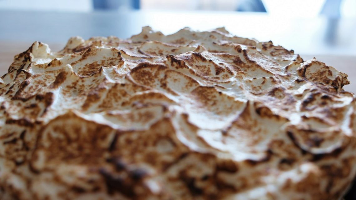 Strawberries Meringue Cake - Bake Eat