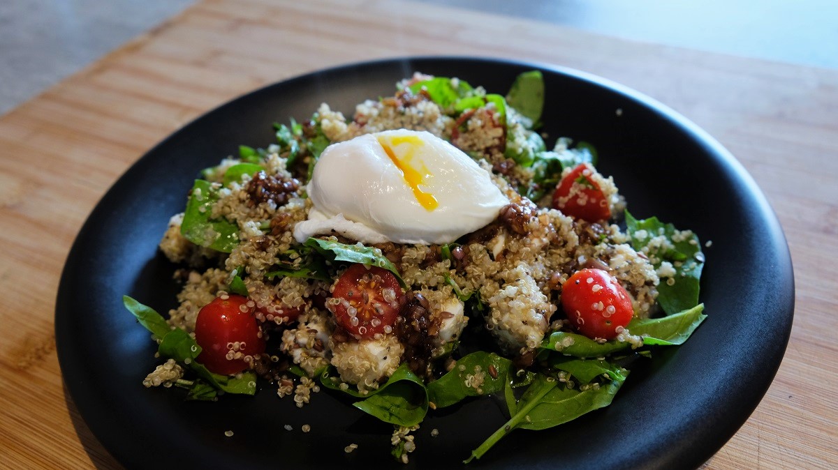 Spinach & Quinoa Salad - Bake Eat