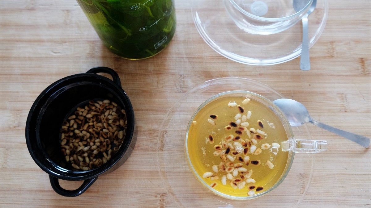 Tunisian Mint Tea with Pine Nuts - Bake Eat